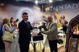Қазақы тазы Болоньяда өткен World Dog Show 2026 көрмесінде салтанатты ...